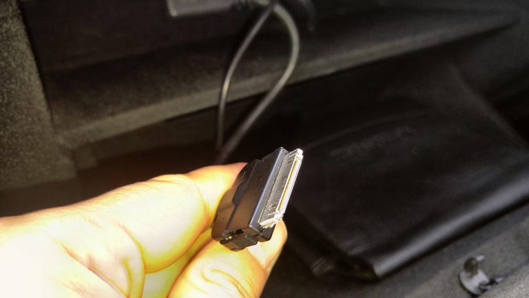 How to play music from iPhone Android in a Mercedes car – MB Medic